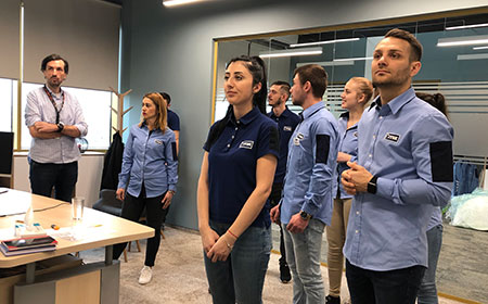 9 colegi din magazine au petrecut o zi cu Country Management Team ...