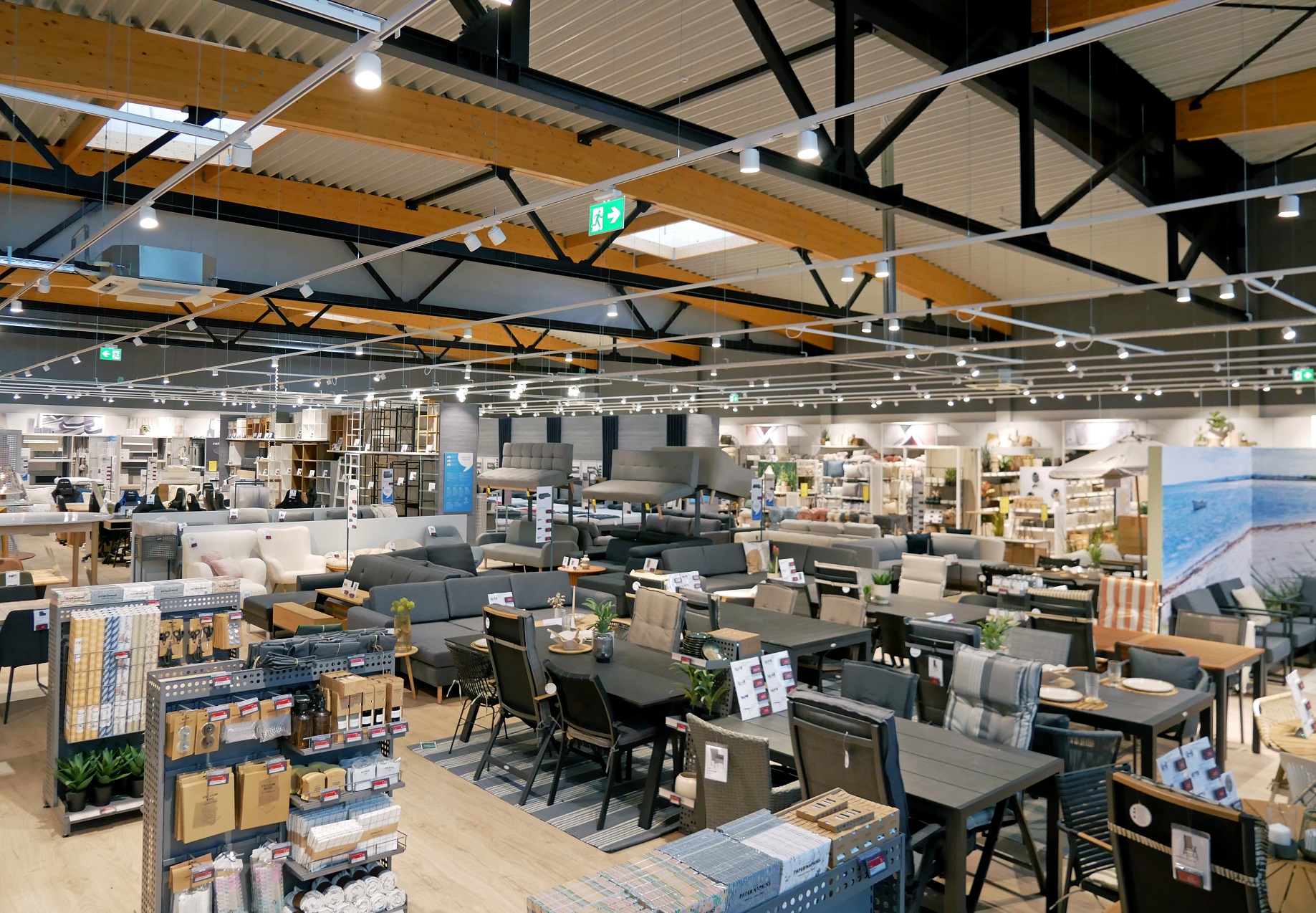 Voici à quoi ressemble le plus grand magasin de JYSK en Wallonie ...